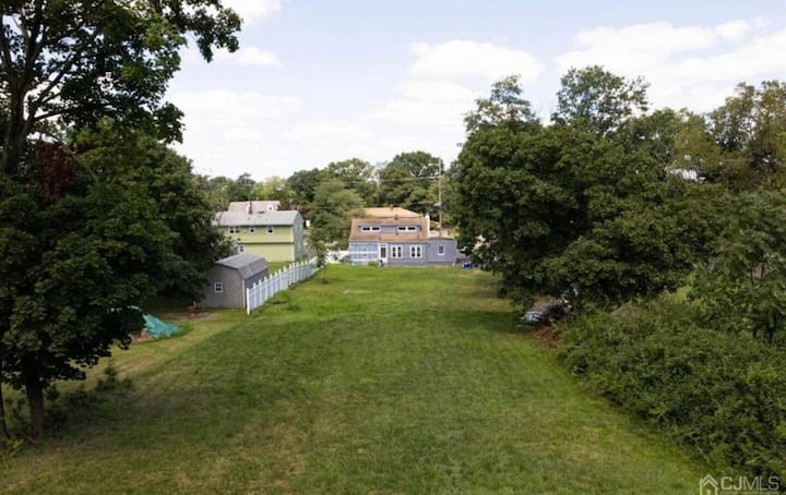 Entire Ground Floor Of A House With Free Parking - Edison, NJ