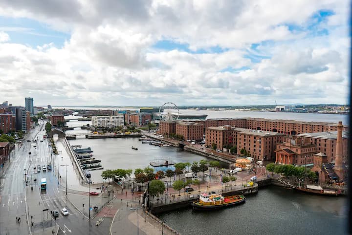 Stunning Breathtaking Views - Waterfront Apartment - Liverpool, UK