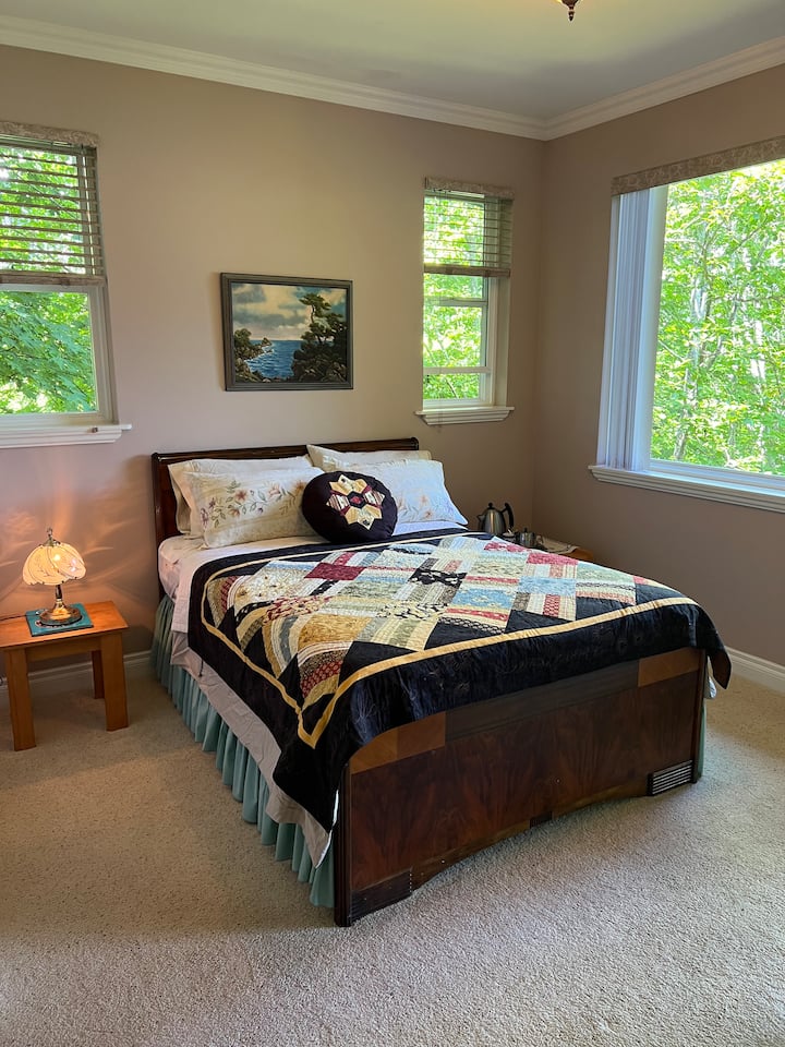Shoreside Private Room - Sechelt