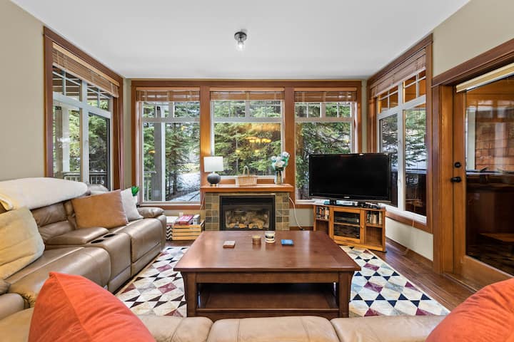 Stay At #7 And Ski In Heaven! - Sun Peaks Resort, BC