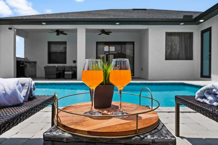 (#1) Stunning Modern Vacation Home In Cape Coral - Cape Coral, FL