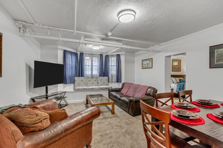 Carl M. Neuhausen 2 Bedroom Apt. - Salt Lake City