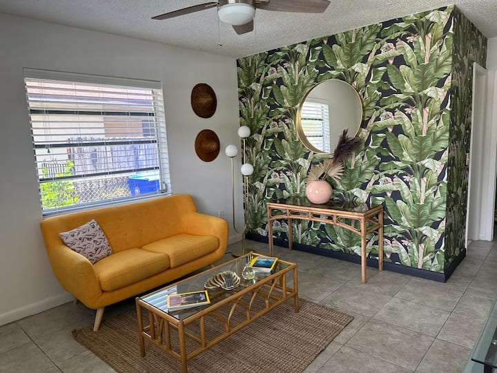 Miami's Cozy Tropical Getaway - Coral Gables, FL