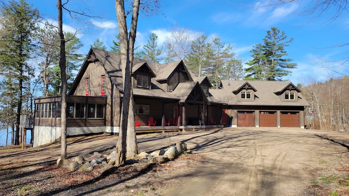 Luxurious Log Cottage, 600' Lakefront, 90 Acres. - Ontario 60