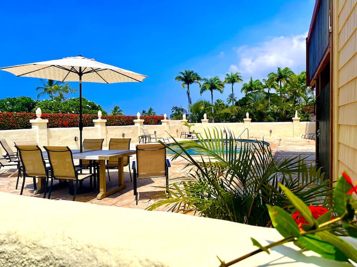 Cozy One Bed + Loft With Ocean View - Kailua-Kona, HI