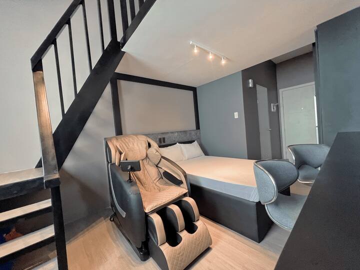 Sm Southmall Loft Type Condo W/massage Chair & Ps4 - Las Piñas