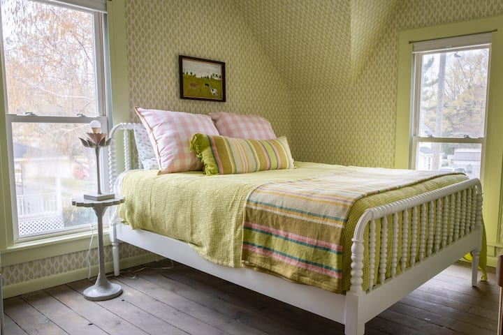 Charlevoix Cottage - Charlevoix, MI