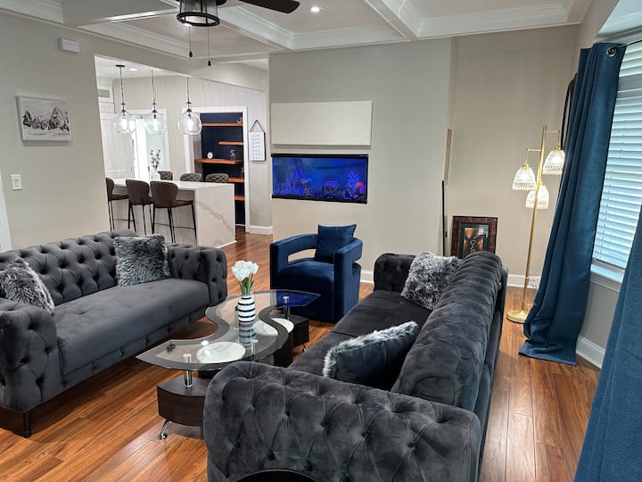 Luxury Lake Duplex Mins From Downtown Gainesville - Gainesville, GA