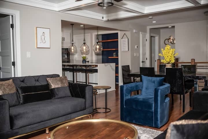 Luxury Lake Duplex Min From Downtown Gainesville B - Gainesville, GA