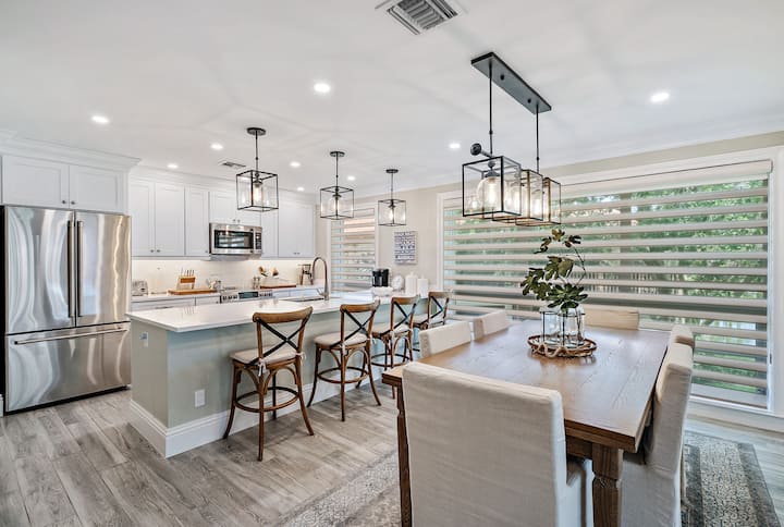 New Waterfront Home In Pga By Guaranteed Rental - Palm Beach Gardens, FL