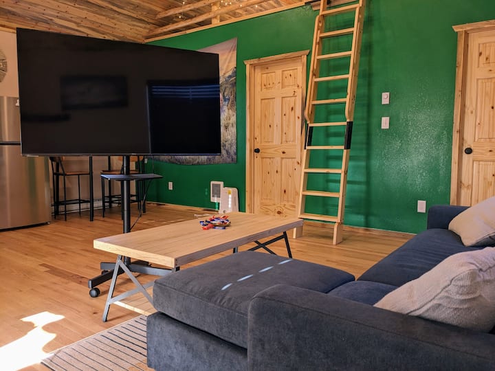 Colorful Mountainview Tiny Home - Laramie, WY