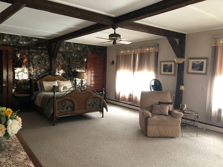 The Lighthouse Suite - Maine