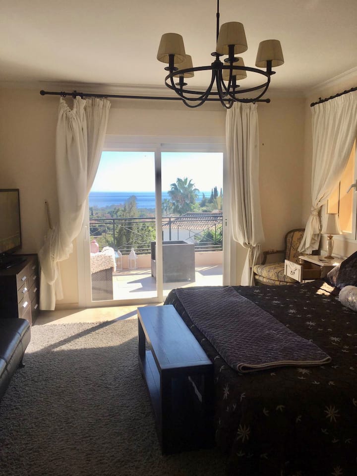 Coast View Hotel - Marbella