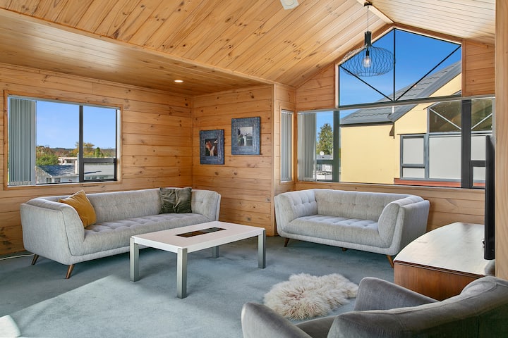 Beautiful Home In Amazing Location Near Town - Taupō