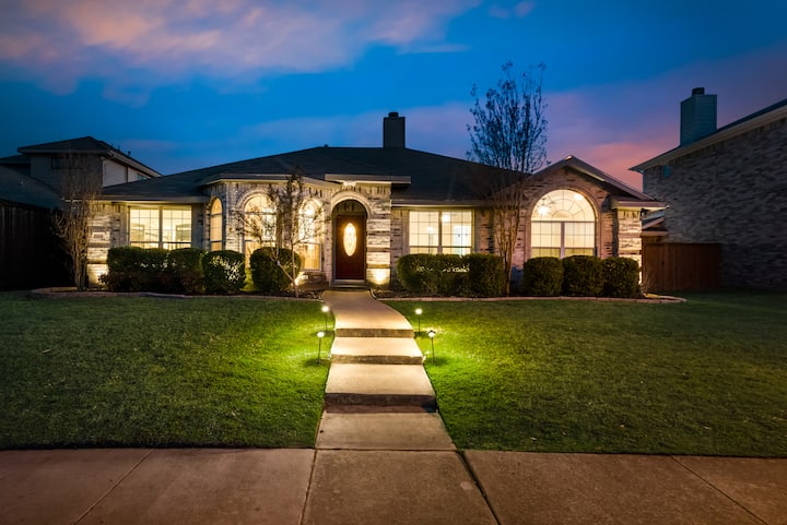 Luxury Pool Home With Hottub - Garland, TX