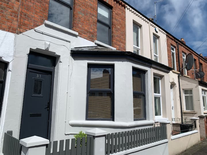 2 Bed Terrace House In The City - Belfast