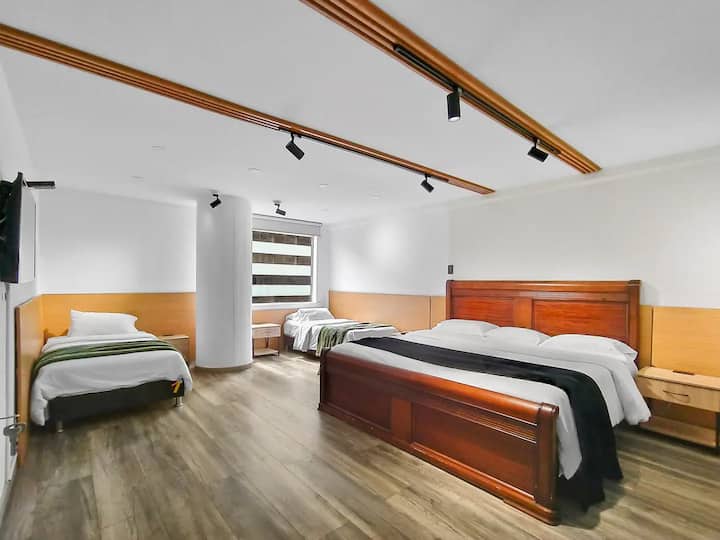 Grupo Grande + Líder En El Centro De Bogotá - Bogotá