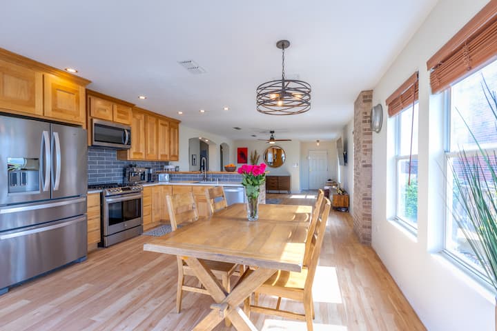 Modern And Luxurious 3 Bed Villa - Albuquerque, NM