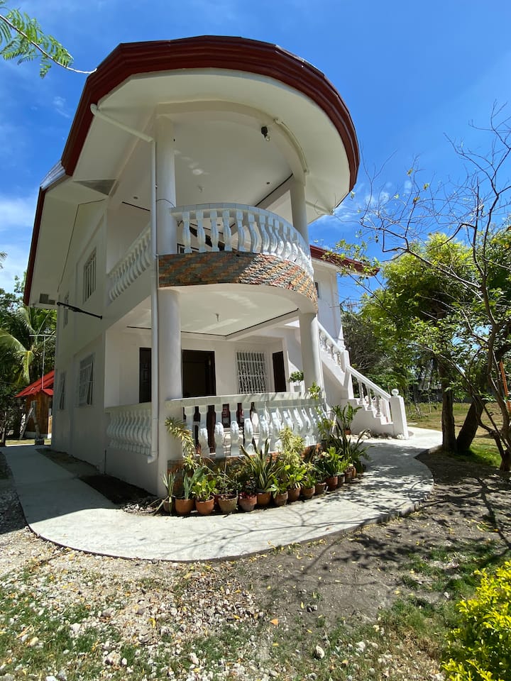 Madrona Beach House Guest Suite - Oslob