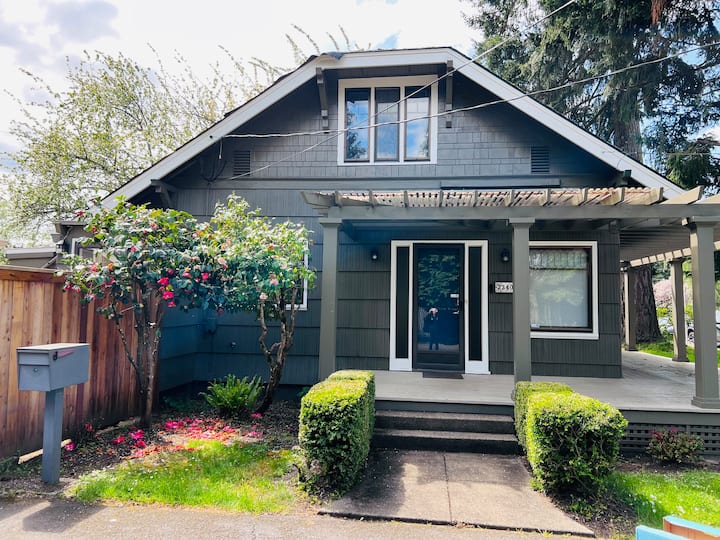 Entire Bungalow Home Near Uo/autzen&hayward Field - Eugene, OR