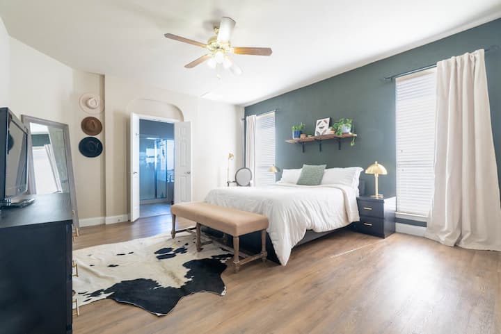 Quiet Home Close To 35w And Shopping - Roanoke, TX