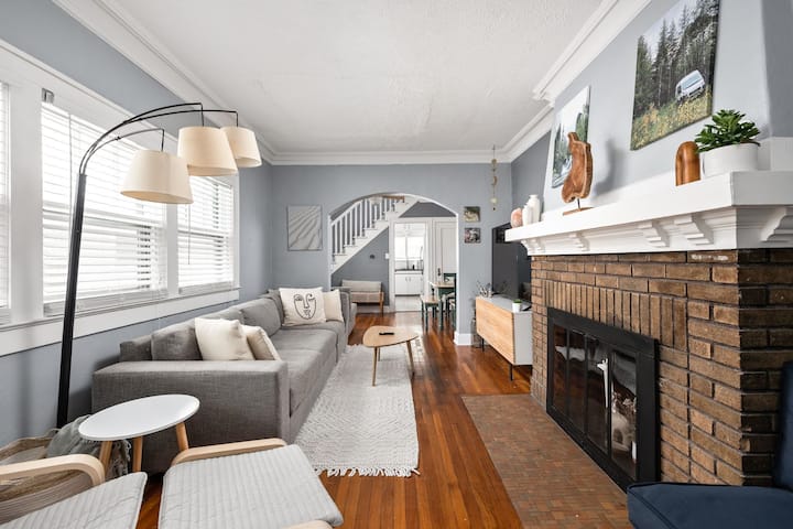 Broad Ripple Beauty-convenient-stylish-superhosts - Keystone at the Crossing - Indianapolis