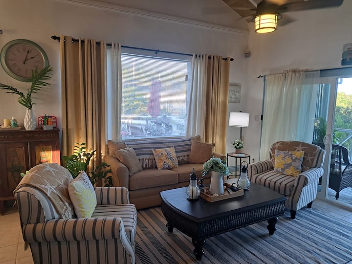 Hidden Haven Retreat: Lake Views & Island Calm - Turks and Caicos Islands