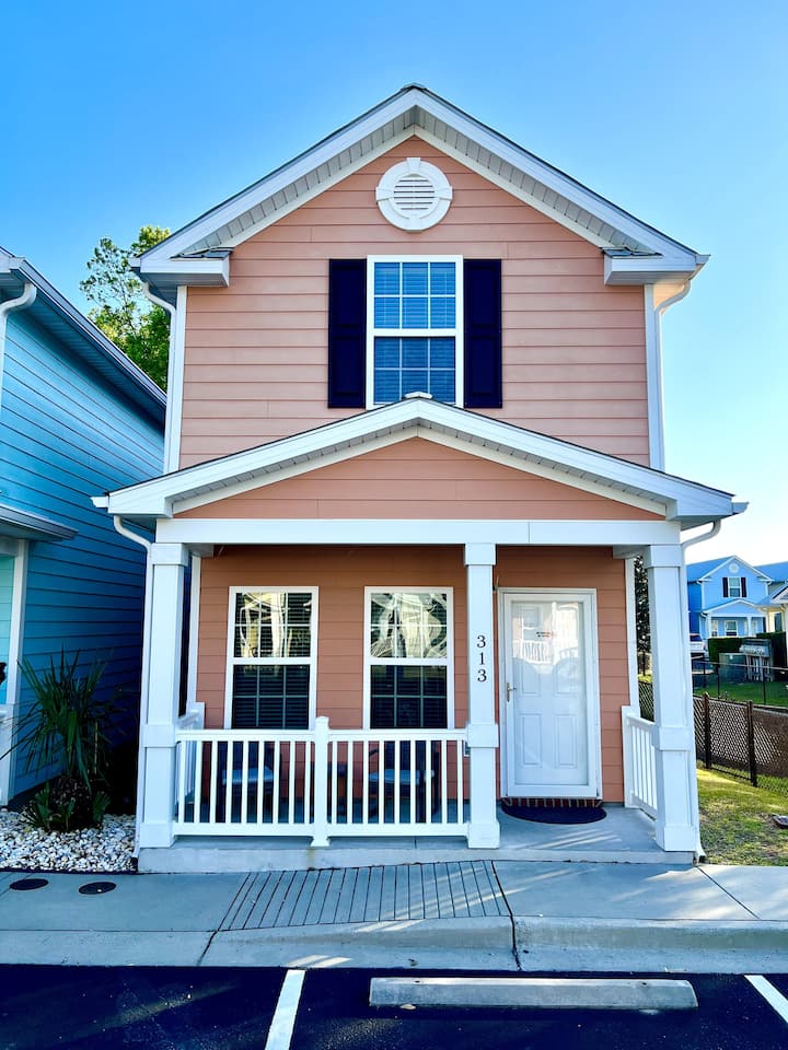 2 Bed, 2 Bath Coral Cottage—walk To The Beach! - Myrtle Beach, SC