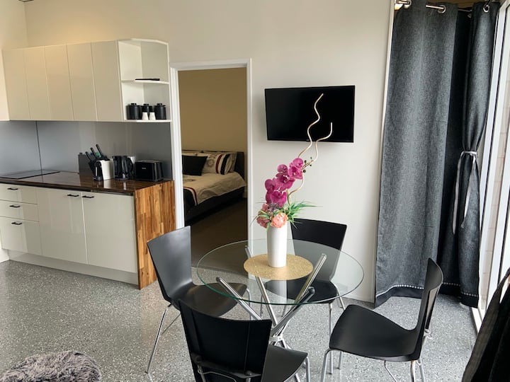 Cute Brisbane Cbd Executive Pad! - Virginia