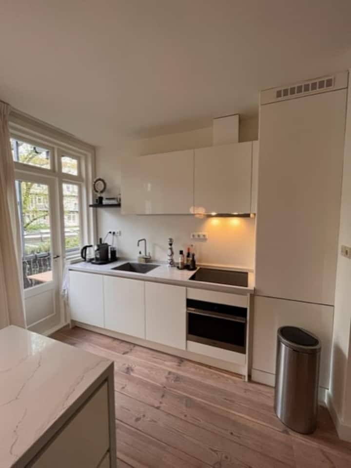 Apartment With Canal View Close To Vondelpark - Amsterdam