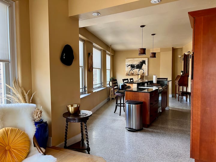 "Cielo Grande" Stay At The Historic Wilma - Missoula, MT