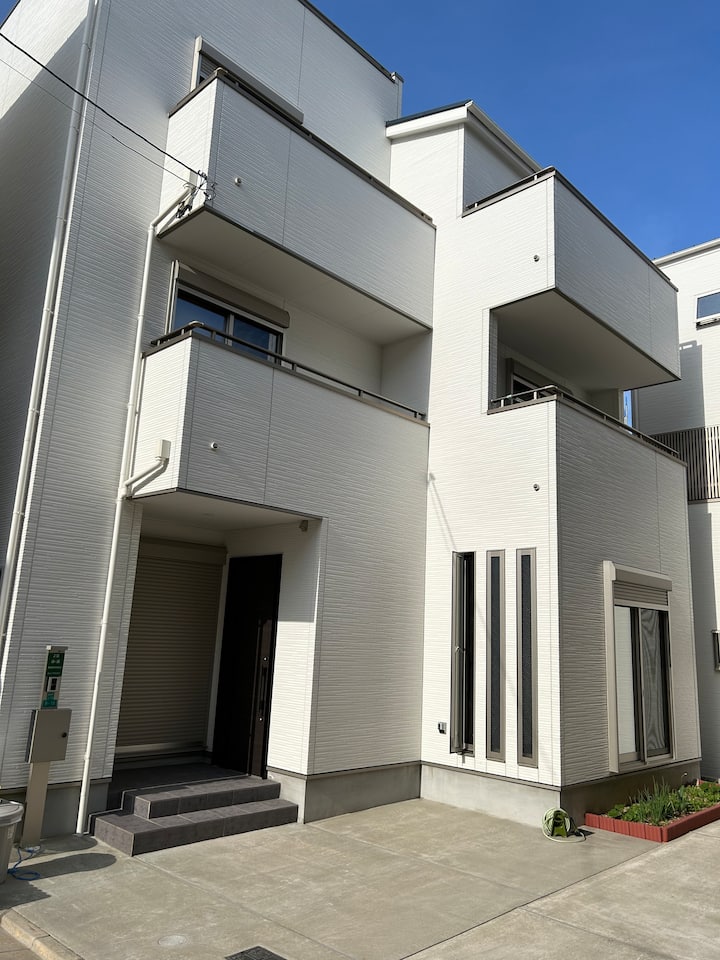 临近心斋桥难波道頓堀1.9公里直达关西机场usj梅田新独栋8人大空间3卫2浴免费停车4分钟步行今宫站 - Osaka