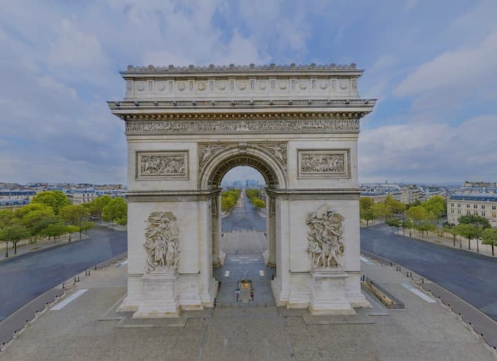 Joli Studio - Champs ÉLysées - Paris