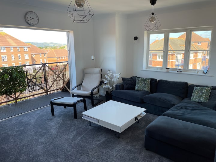 Santa Cruz - Eastbourne