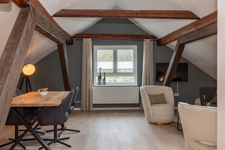 Romantisch Loft Met Uitzicht Op De Dobratsch. - Villach