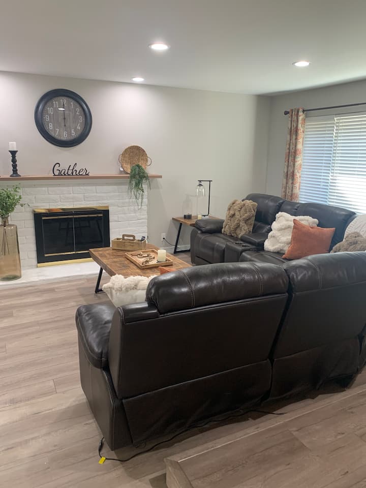 Oak Park Single Story Family Home Long Stays - Agoura Hills, CA