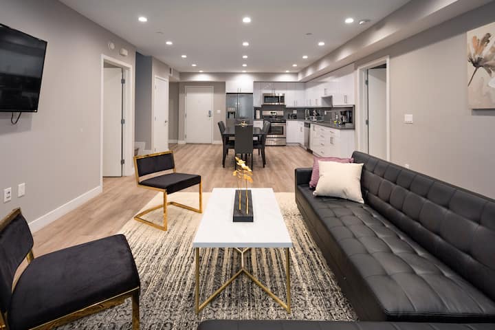 Stylish 4br Hollywood, Great For Families + Patio - Los Angeles, CA