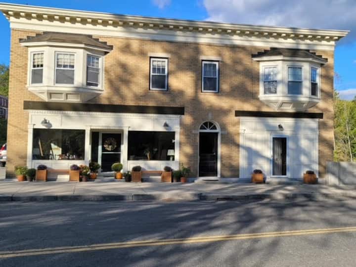 Lavishly Appointed 2br Apt. Home - Pittsfield, MA