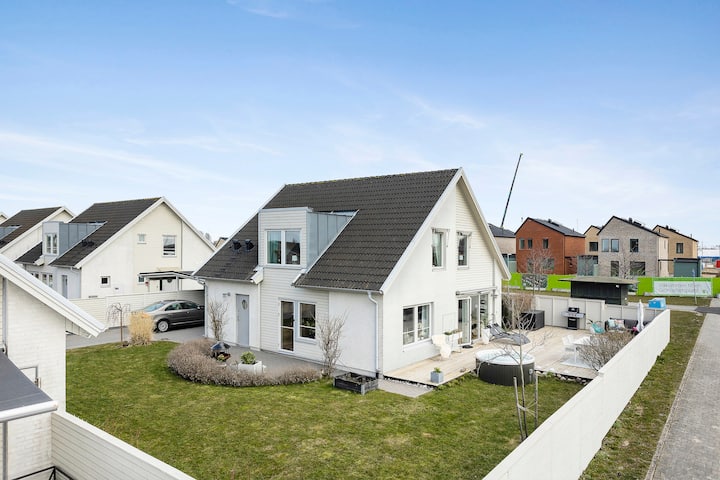 Villa With Garden And Proximity To Sea - Malmö