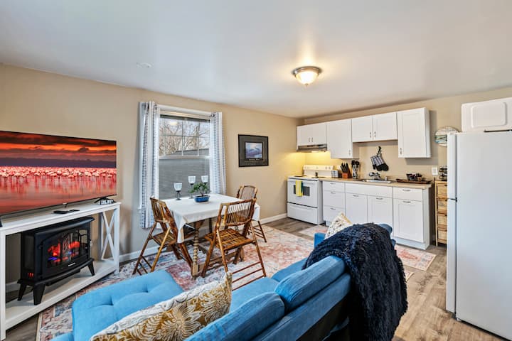 Sunny Mountain Loft | Cozy Escape W/ Spring Views! - Hogle Zoo, Salt Lake City