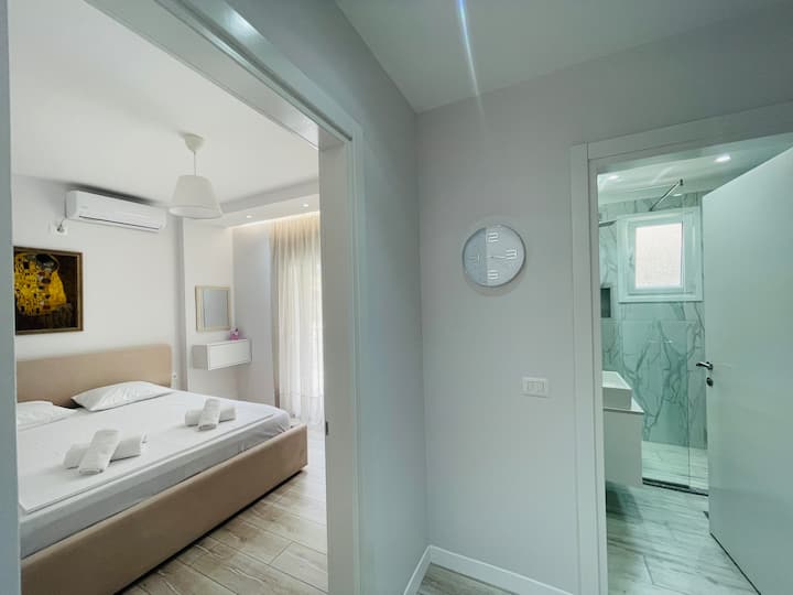 Year-round Retreat For Two: Your Peaceful Getaway - Sarandë