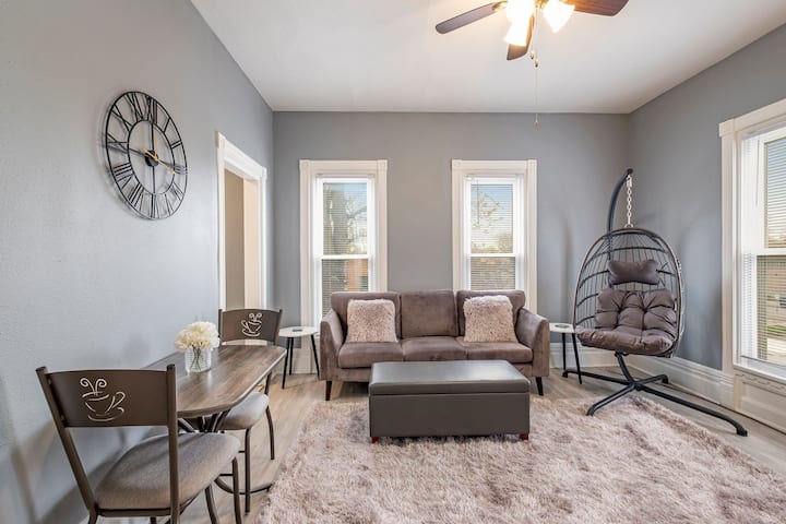 Retreat Suite 3 - Modern Getaway - Grand Rapids, MI