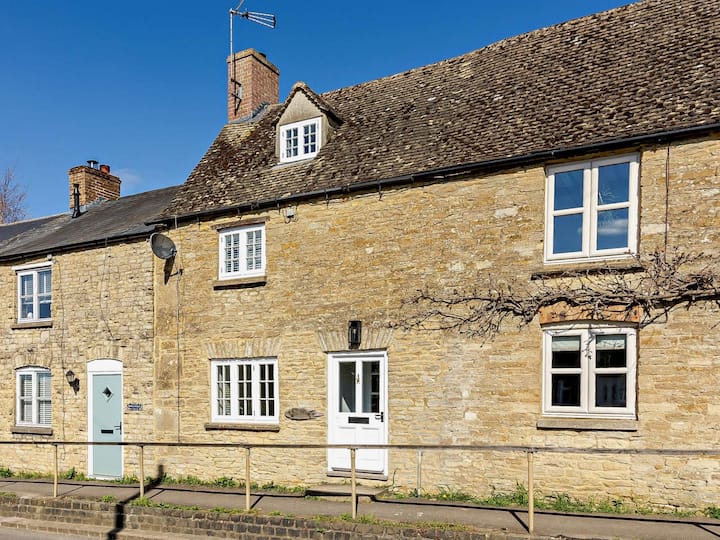 Charming Cotswolds Cottage With Parking - Witney