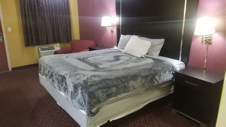 208 Osu 2 Queen Beds Hotel Room Hot Tub - Carl Blackwell Lake, OK