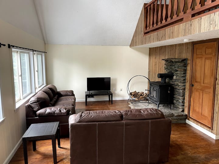 2 Bedroom Spacious Cottage On Pond - Rutland, MA