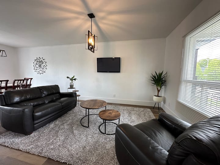 Cozy Home In The Core - Windsor, ON, Canada