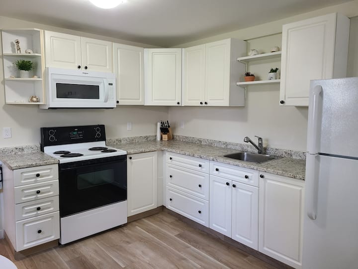 Bright And Spacious 1 Bed Suite - Île de Vancouver