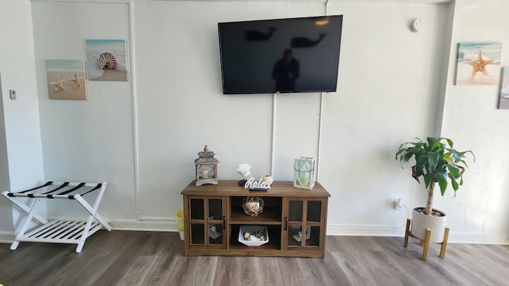 Oceanfront Balcony, 2 Pools, Queen Bed, Smart Tv - Daytona Beach, FL