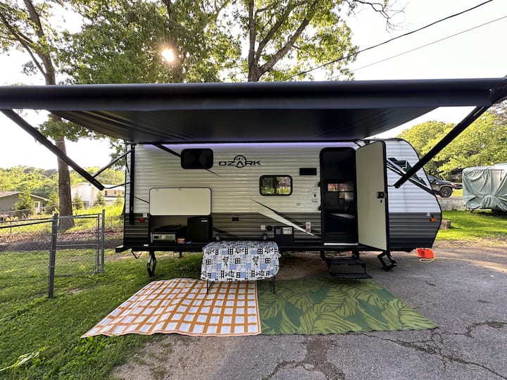 Camping By The Lake - 查塔努加