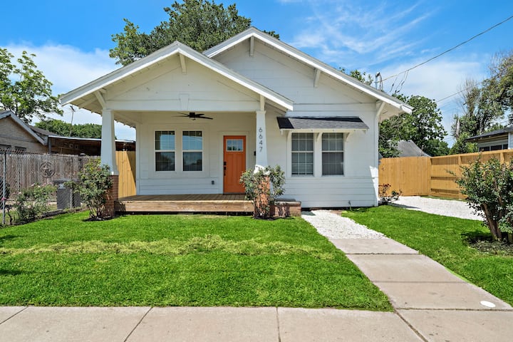 Hip Bungalow Near East Downtown - Denver Harbor/ Port Houston - Houston